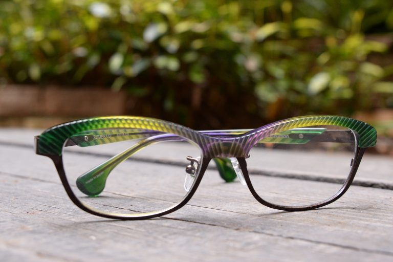 less than human 玉虫色 | glassmusee